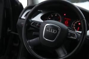 Melns Audi A4 2010 Rīga, ar dzinēja tilpumu 2.00 L un nobraukumu 340 tūkst. km par 4490 €, foto 13 vietnē AUTOMOTO.COM.LV