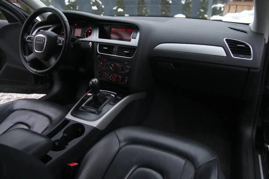 Melns Audi A4 2010 Rīga, ar dzinēja tilpumu 2.00 L un nobraukumu 340 tūkst. km par 4490 €, foto 14 vietnē AUTOMOTO.COM.LV