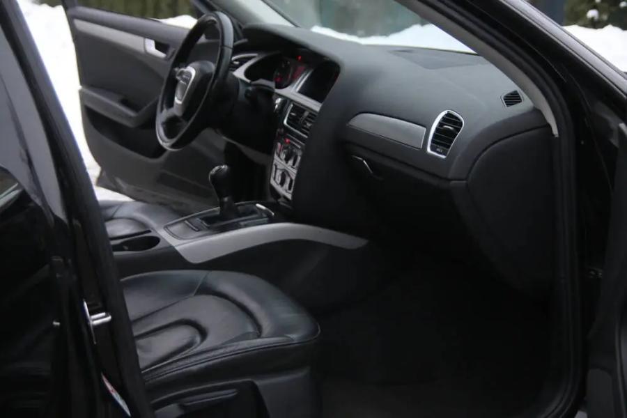 Melns Audi A4 2010 Rīga, ar dzinēja tilpumu 2.00 L un nobraukumu 340 tūkst. km par 4490 €, foto 16 vietnē AUTOMOTO.COM.LV