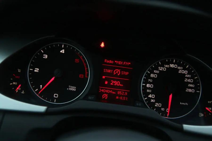 Melns Audi A4 2010 Rīga, ar dzinēja tilpumu 2.00 L un nobraukumu 340 tūkst. km par 4490 €, foto 22 vietnē AUTOMOTO.COM.LV