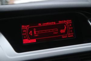 Melns Audi A4 2010 Rīga, ar dzinēja tilpumu 2.00 L un nobraukumu 340 tūkst. km par 4490 €, foto 23 vietnē AUTOMOTO.COM.LV
