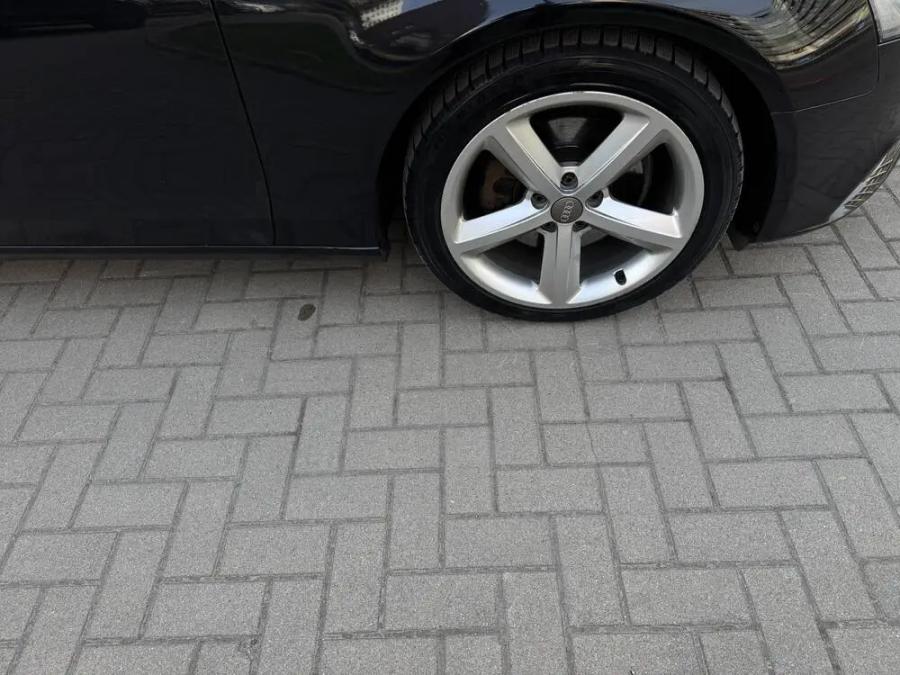 Black Audi A4 2010 in Riga, with an engine capacity of 2.00 L and mileage of 374 thousand km for 4990 €, photo 10 on AUTOMOTO.COM.LV