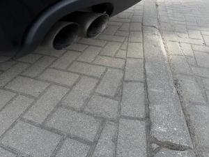 Black Audi A4 2010 in Riga, with an engine capacity of 2.00 L and mileage of 374 thousand km for 4990 €, photo 12 on AUTOMOTO.COM.LV
