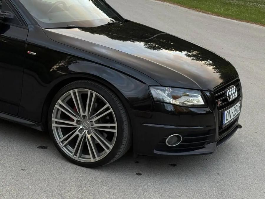 Black Audi A4 2010 in Jurmala, with an engine capacity of 3.00 L and mileage of 251 thousand km for 5350 €, photo 12 on AUTOMOTO.COM.LV