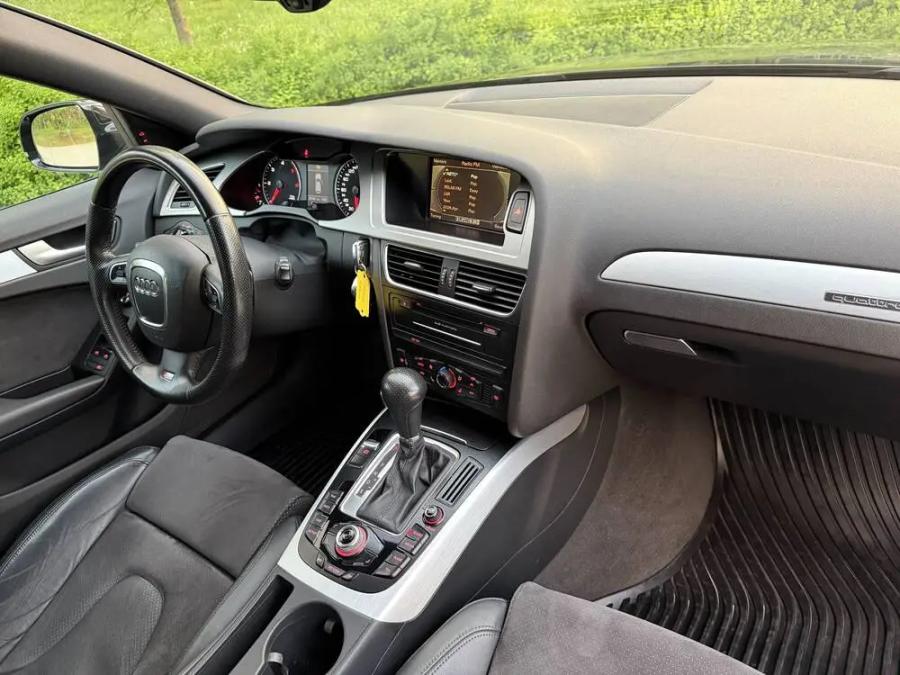 Black Audi A4 2010 in Jurmala, with an engine capacity of 3.00 L and mileage of 251 thousand km for 5350 €, photo 22 on AUTOMOTO.COM.LV