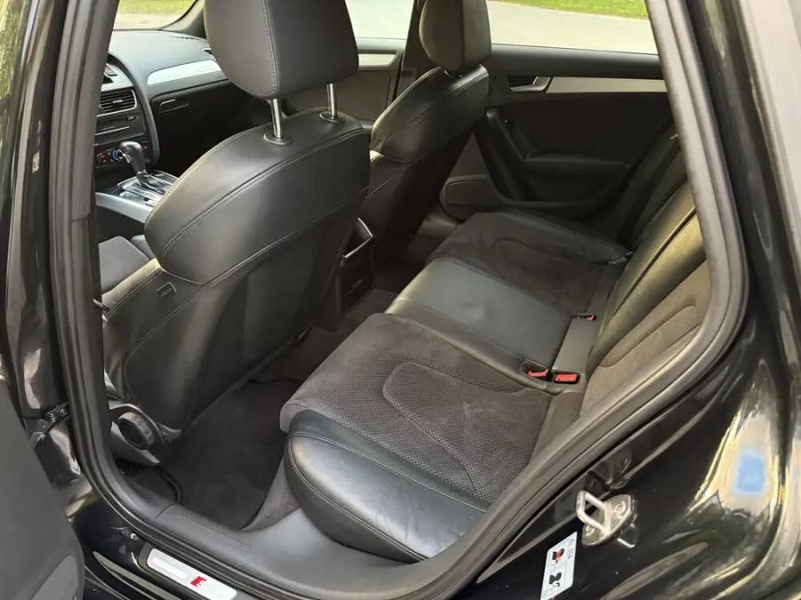 Black Audi A4 2010 in Jurmala, with an engine capacity of 3.00 L and mileage of 251 thousand km for 5350 €, photo 32 on AUTOMOTO.COM.LV