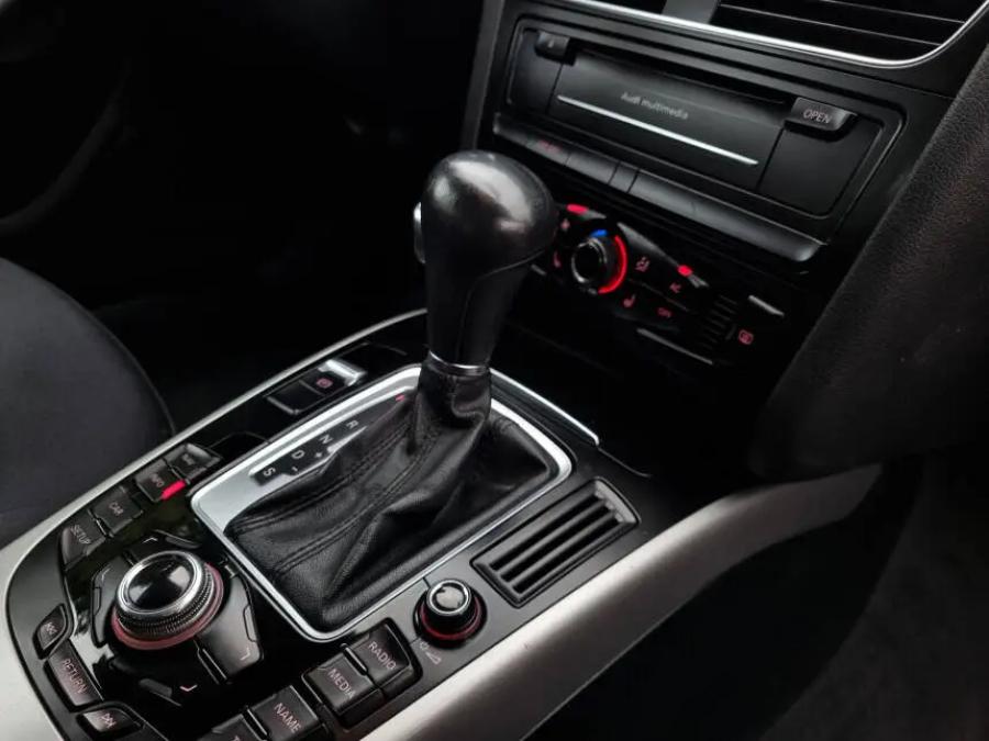 Melns Audi A4 2010 Jēkabpils, ar dzinēja tilpumu 2.00 L un nobraukumu 276 tūkst. km par 6250 €, foto 20 vietnē AUTOMOTO.COM.LV