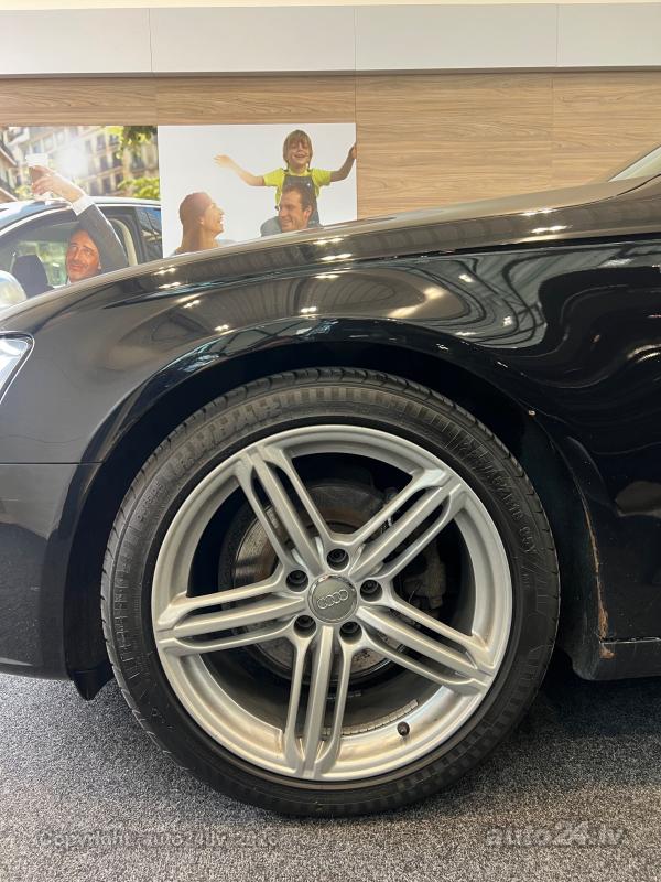 Black Audi A4 2010 in Rakvere, with an engine capacity of 2.00 L and mileage of 288 thousand km for 3900 €, photo 9 on AUTOMOTO.COM.LV