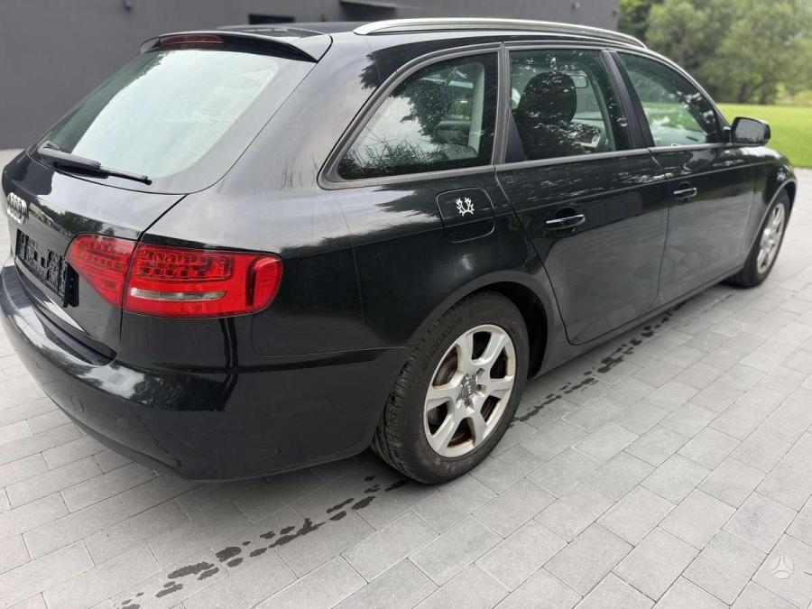 Black Audi A4 2010 in Kazlu Ruda, with an engine capacity of 1.97 L and mileage of 289 thousand km for 4750 €, photo 4 on AUTOMOTO.COM.LV