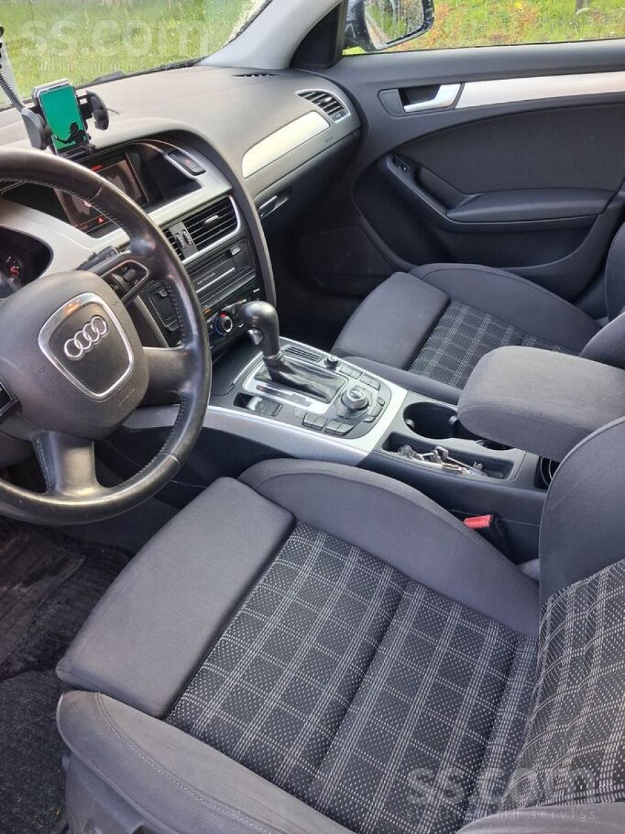 Melns Audi A4 2010 Jelgava, ar dzinēja tilpumu 2.00 L un nobraukumu 334 tūkst. km par 5000 €, foto 9 vietnē AUTOMOTO.COM.LV