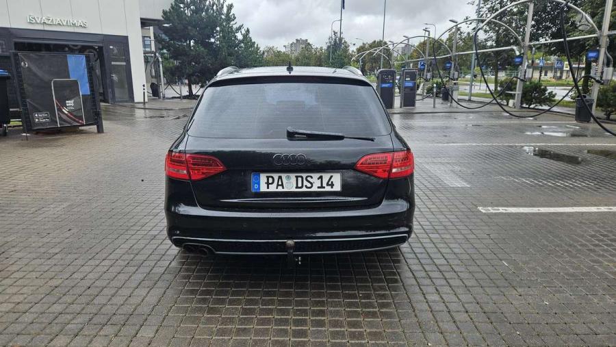 Black Audi A4 2010 in Vilnius, with an engine capacity of 1.97 L and mileage of 223 thousand km for 4290 €, photo 3 on AUTOMOTO.COM.LV