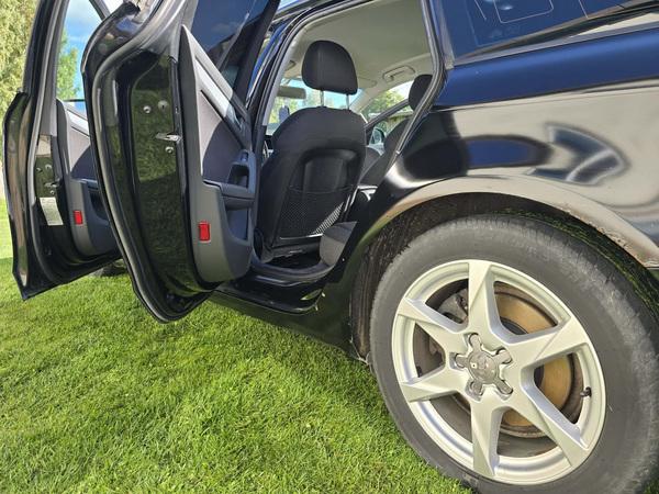 Audi A4 2010 Viljandi vietnē Melns Audi A4 2010 Viljandi, ar dzinēja tilpumu 2.00 L un nobraukumu 413 tūkst. km par 4500 €, foto 9 vietnē AUTOMOTO.COM.LV