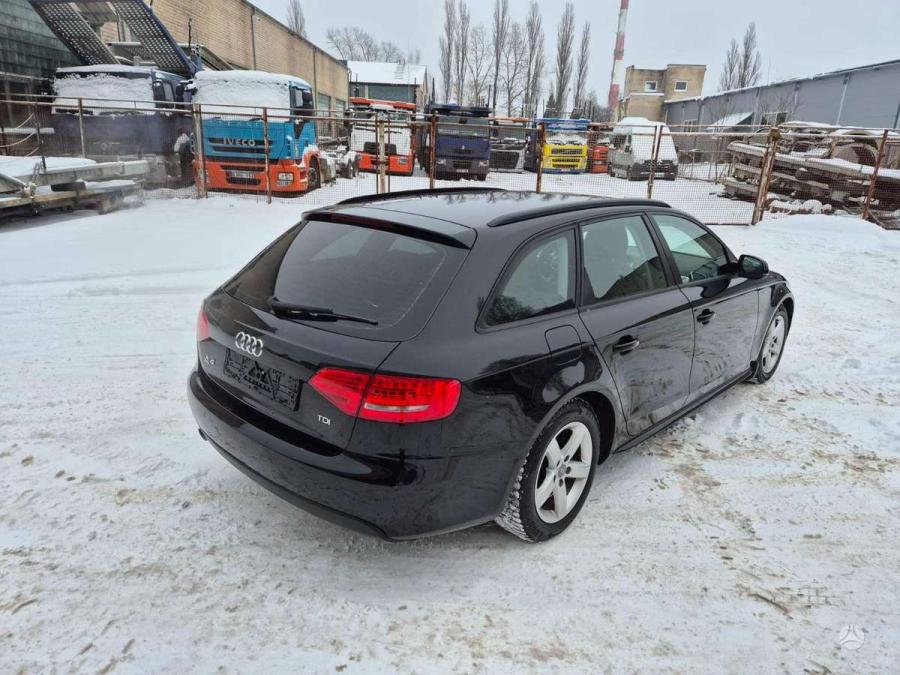 Melns Audi A4 2011 Panevēža, ar dzinēja tilpumu 2.00 L un nobraukumu 224 tūkst. km par 5299 €, foto 10 vietnē AUTOMOTO.COM.LV