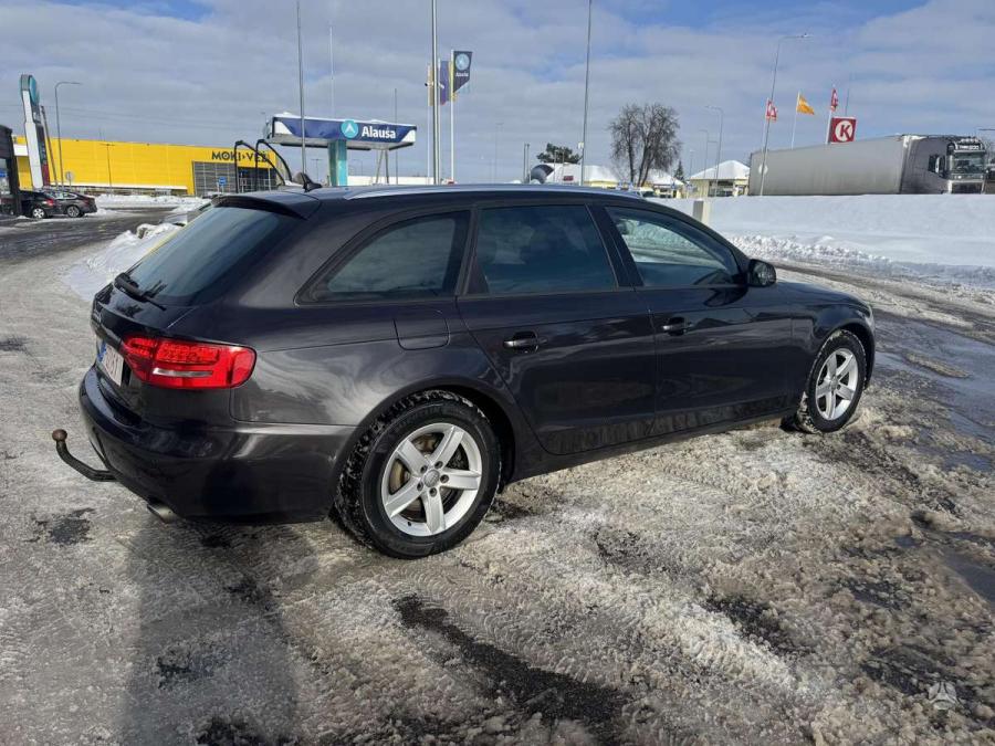 Black Audi A4 2011 in Utena, with an engine capacity of 2.70 L and mileage of 400 thousand km for 4750 €, photo 3 on AUTOMOTO.COM.LV
