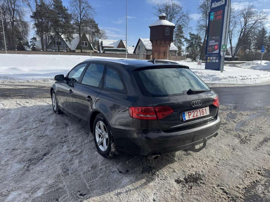 Black Audi A4 2011 in Utena, with an engine capacity of 2.70 L and mileage of 400 thousand km for 4750 €, photo 6 on AUTOMOTO.COM.LV