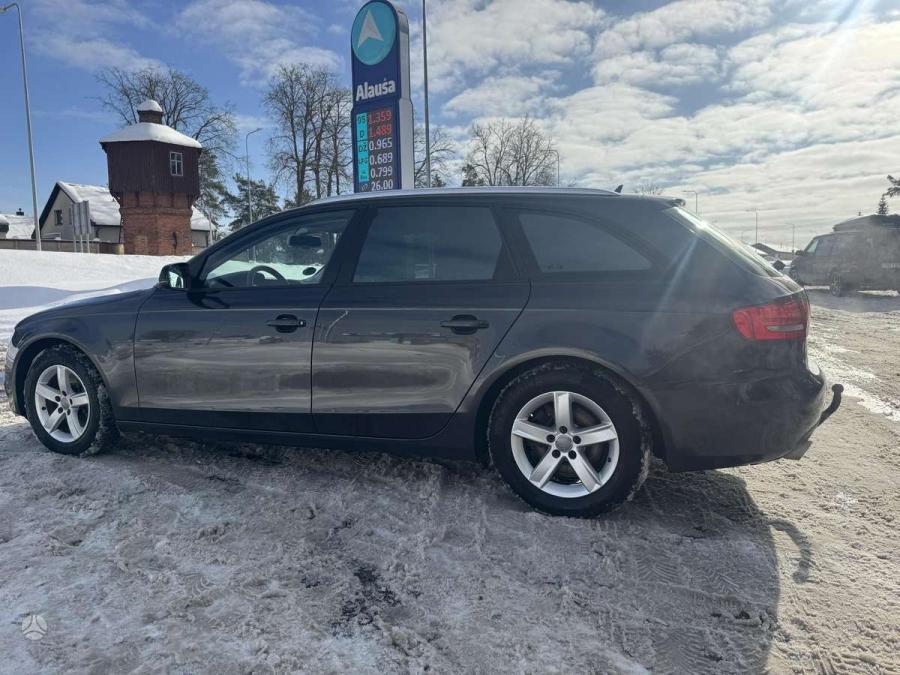 Black Audi A4 2011 in Utena, with an engine capacity of 2.70 L and mileage of 400 thousand km for 4750 €, photo 7 on AUTOMOTO.COM.LV