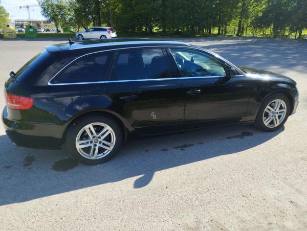Melns Audi A4 2011 Mažeikiai, ar dzinēja tilpumu 2.00 L un nobraukumu 318 tūkst. km par 4200 €, foto 3 vietnē AUTOMOTO.COM.LV