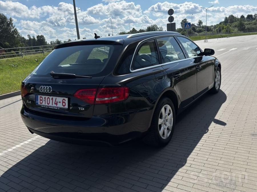 Melns Audi A4 2011 Rēzekne, ar dzinēja tilpumu 2.00 L un nobraukumu 311 tūkst. km par 6300 €, foto 6 vietnē AUTOMOTO.COM.LV