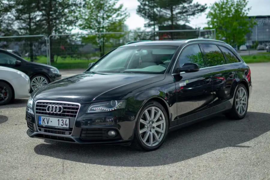 Black Audi A4 2011 in Liepaja, with an engine capacity of 2.70 L and mileage of 336 thousand km for 6900 €, photo 1 on AUTOMOTO.COM.LV