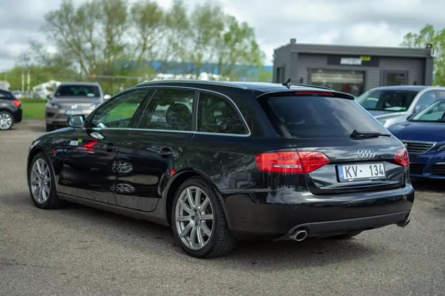 Black Audi A4 2011 in Liepaja, with an engine capacity of 2.70 L and mileage of 336 thousand km for 6900 €, photo 3 on AUTOMOTO.COM.LV