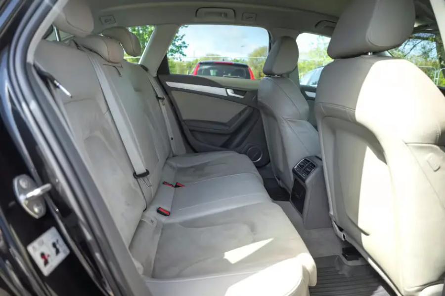 Black Audi A4 2011 in Liepaja, with an engine capacity of 2.70 L and mileage of 336 thousand km for 6900 €, photo 17 on AUTOMOTO.COM.LV