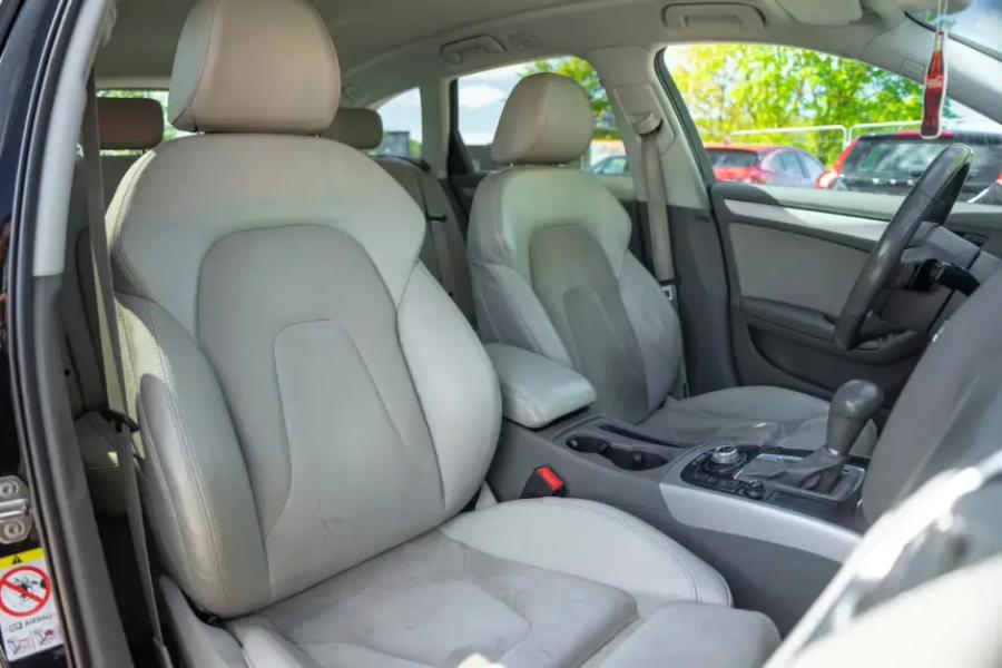 Black Audi A4 2011 in Liepaja, with an engine capacity of 2.70 L and mileage of 336 thousand km for 6900 €, photo 18 on AUTOMOTO.COM.LV