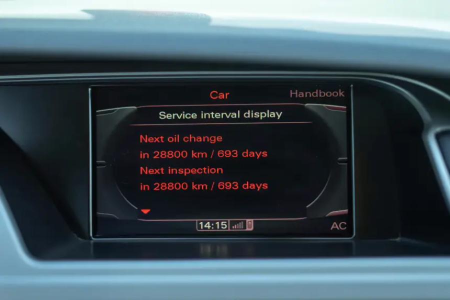 Black Audi A4 2011 in Liepaja, with an engine capacity of 2.70 L and mileage of 336 thousand km for 6900 €, photo 27 on AUTOMOTO.COM.LV
