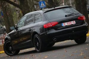 Black Audi A4 2011 in Riga, with an engine capacity of 2.70 L and mileage of 297 thousand km for 5390 €, photo 5 on AUTOMOTO.COM.LV