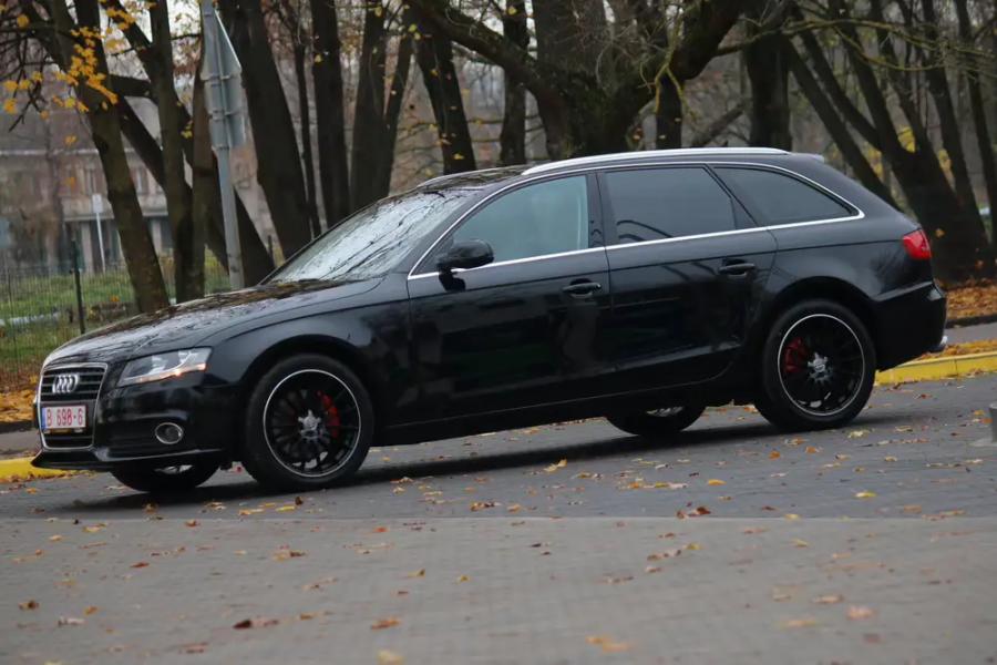 Black Audi A4 2011 in Riga, with an engine capacity of 2.70 L and mileage of 297 thousand km for 5390 €, photo 6 on AUTOMOTO.COM.LV