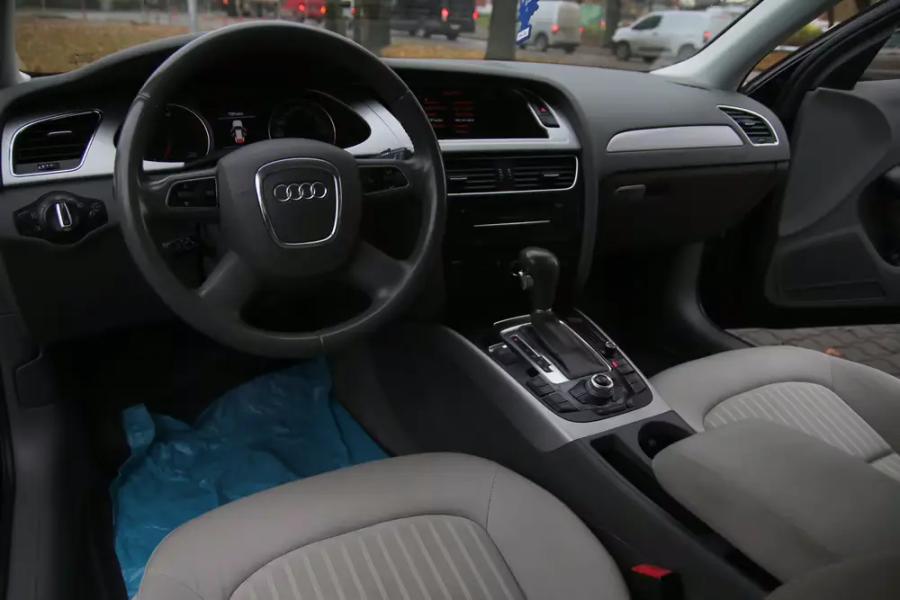 Black Audi A4 2011 in Riga, with an engine capacity of 2.70 L and mileage of 297 thousand km for 5390 €, photo 10 on AUTOMOTO.COM.LV