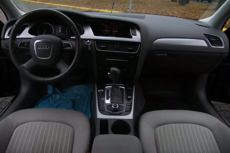 Black Audi A4 2011 in Riga, with an engine capacity of 2.70 L and mileage of 297 thousand km for 5390 €, photo 11 on AUTOMOTO.COM.LV