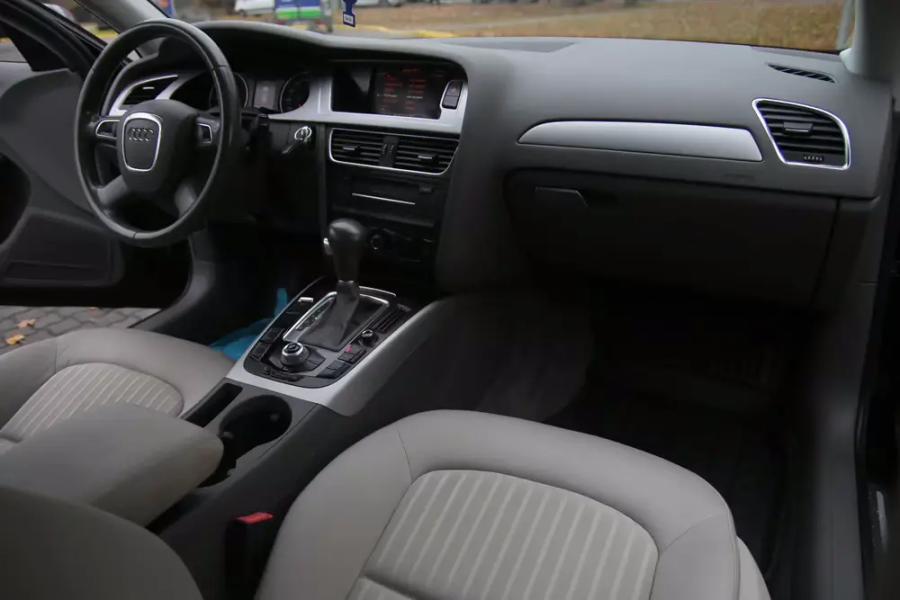 Black Audi A4 2011 in Riga, with an engine capacity of 2.70 L and mileage of 297 thousand km for 5390 €, photo 13 on AUTOMOTO.COM.LV