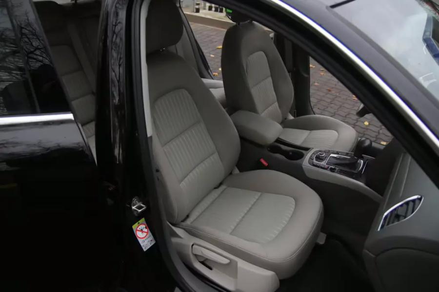 Black Audi A4 2011 in Riga, with an engine capacity of 2.70 L and mileage of 297 thousand km for 5390 €, photo 15 on AUTOMOTO.COM.LV