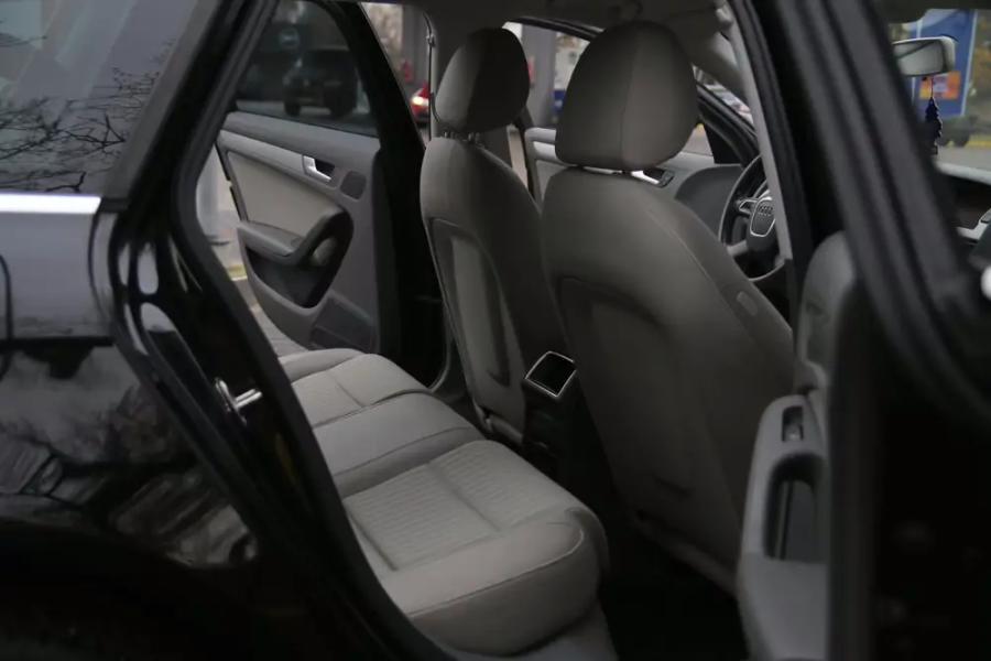 Black Audi A4 2011 in Riga, with an engine capacity of 2.70 L and mileage of 297 thousand km for 5390 €, photo 18 on AUTOMOTO.COM.LV
