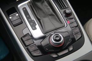 Black Audi A4 2011 in Riga, with an engine capacity of 2.70 L and mileage of 297 thousand km for 5390 €, photo 24 on AUTOMOTO.COM.LV