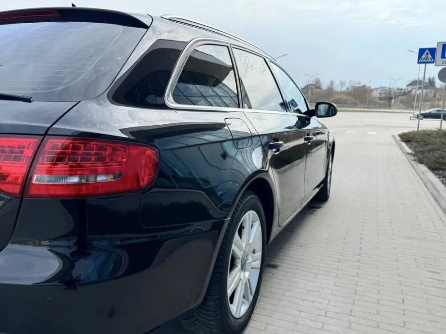 Black Audi A4 2011 in Rezekne, with an engine capacity of 2.00 L and mileage of 297 thousand km for 6700 €, photo 6 on AUTOMOTO.COM.LV