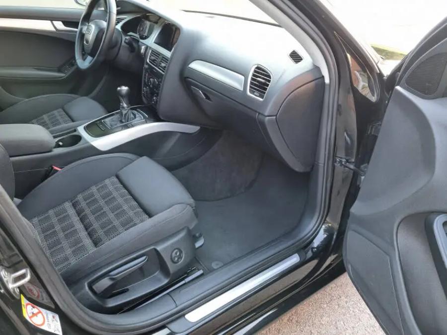 Melns Audi A4 2011 Jēkabpils, ar dzinēja tilpumu 2.00 L un nobraukumu 303 tūkst. km par 6100 €, foto 25 vietnē AUTOMOTO.COM.LV