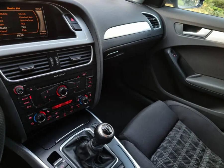 Melns Audi A4 2011 Jēkabpils, ar dzinēja tilpumu 2.00 L un nobraukumu 303 tūkst. km par 6100 €, foto 30 vietnē AUTOMOTO.COM.LV
