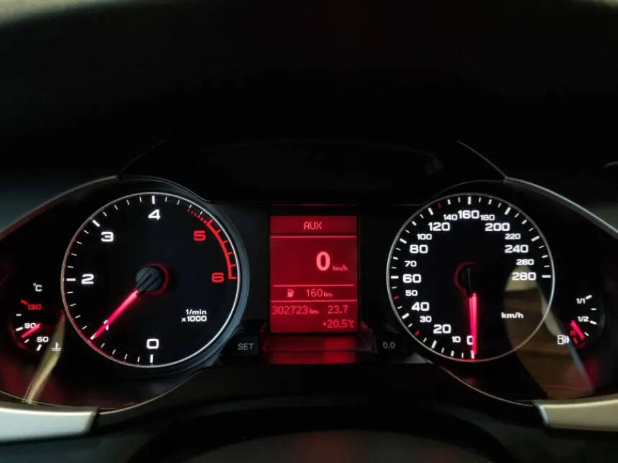 Melns Audi A4 2011 Jēkabpils, ar dzinēja tilpumu 2.00 L un nobraukumu 303 tūkst. km par 6100 €, foto 32 vietnē AUTOMOTO.COM.LV