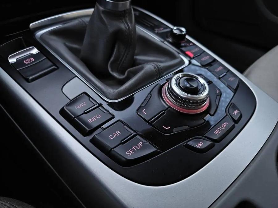 Melns Audi A4 2011 Jēkabpils, ar dzinēja tilpumu 2.00 L un nobraukumu 284 tūkst. km par 6290 €, foto 30 vietnē AUTOMOTO.COM.LV