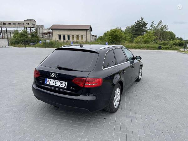 Black Audi A4 2011 in Telschi, with an engine capacity of 1.97 L and mileage of 298 thousand km for 5700 €, photo 6 on AUTOMOTO.COM.LV