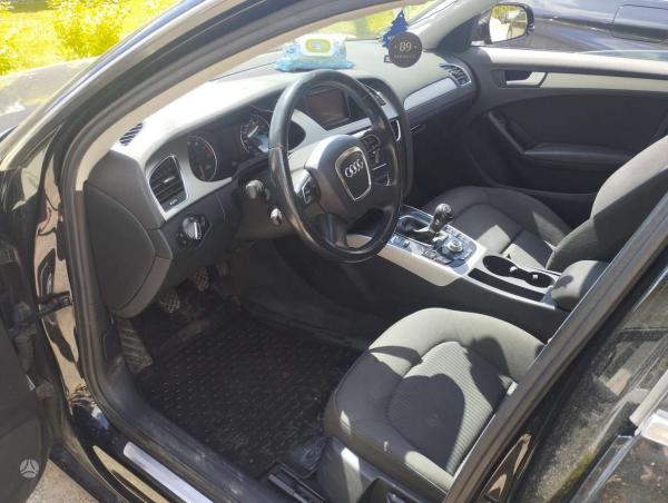 Melns Audi A4 2011 Mažeikiai, ar dzinēja tilpumu 1.98 L un nobraukumu 318 tūkst. km par 3800 €, foto 8 vietnē AUTOMOTO.COM.LV
