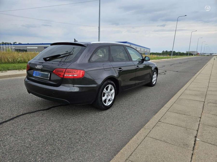 Melns Audi A4 2011 Panevēža, ar dzinēja tilpumu 1.97 L un nobraukumu 387 tūkst. km par 4999 €, foto 6 vietnē AUTOMOTO.COM.LV