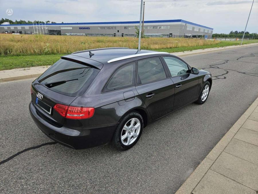 Melns Audi A4 2011 Panevēža, ar dzinēja tilpumu 1.97 L un nobraukumu 387 tūkst. km par 4999 €, foto 7 vietnē AUTOMOTO.COM.LV