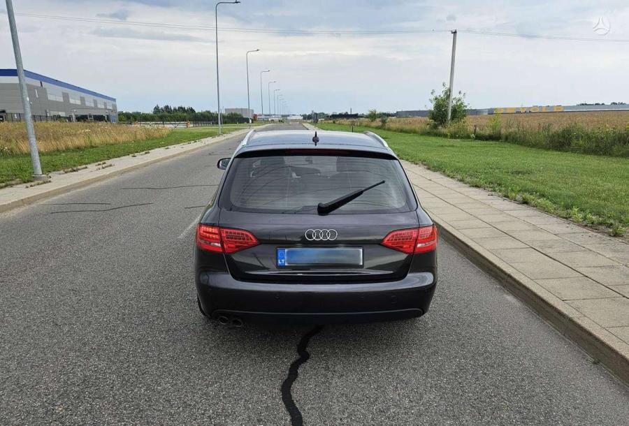 Melns Audi A4 2011 Panevēža, ar dzinēja tilpumu 1.97 L un nobraukumu 387 tūkst. km par 4999 €, foto 8 vietnē AUTOMOTO.COM.LV