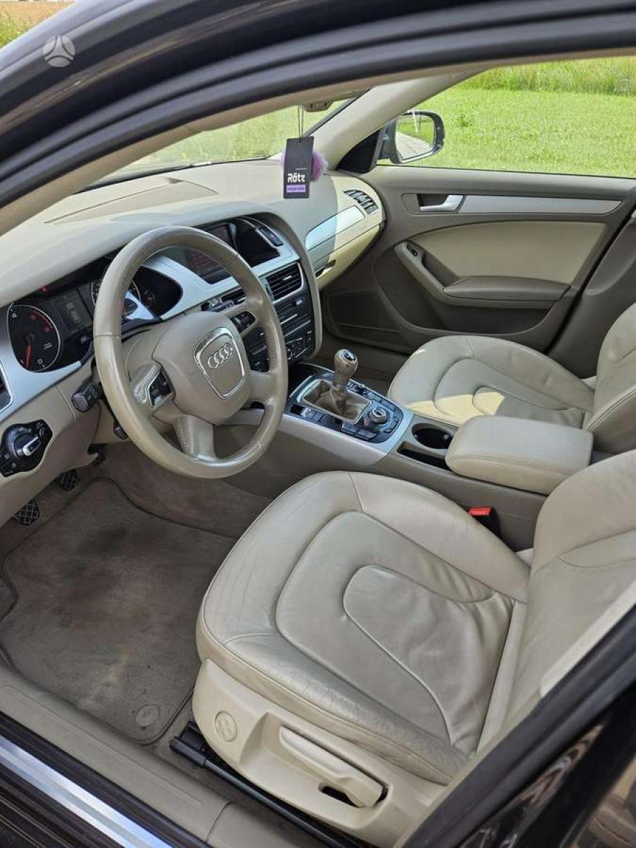 Melns Audi A4 2011 Panevēža, ar dzinēja tilpumu 1.97 L un nobraukumu 387 tūkst. km par 4999 €, foto 12 vietnē AUTOMOTO.COM.LV