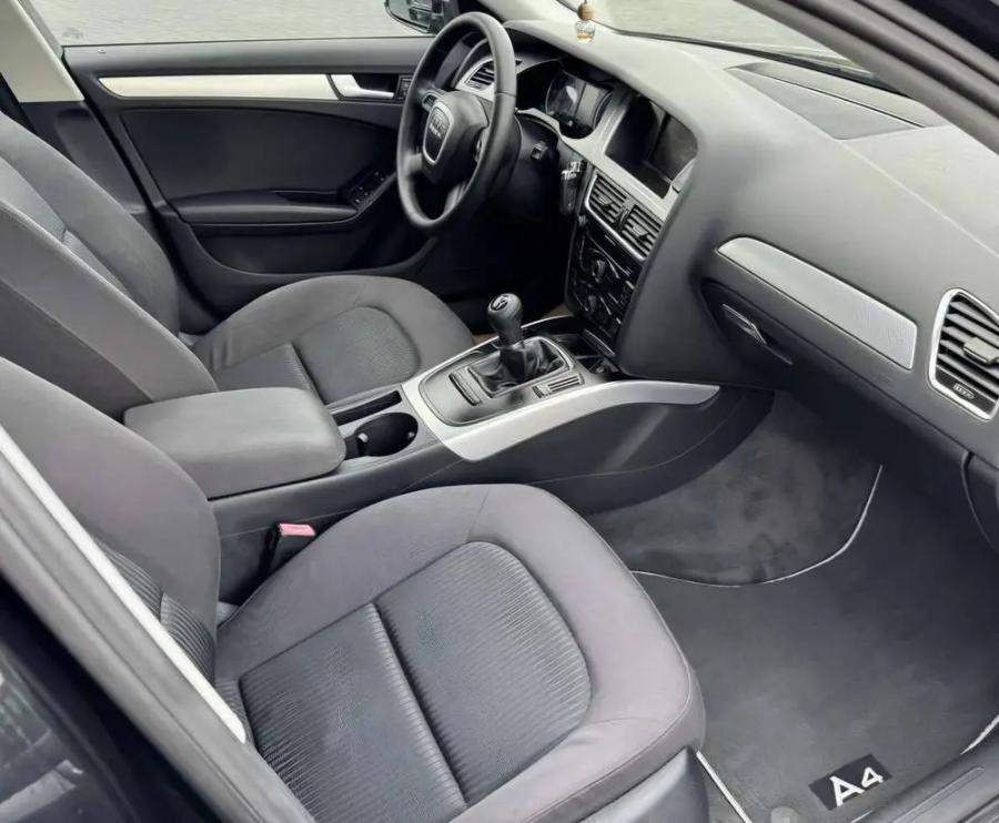 Melns Audi A4 2011 Telšiai, ar dzinēja tilpumu 2.00 L un nobraukumu 259 tūkst. km par 5690 €, foto 14 vietnē AUTOMOTO.COM.LV