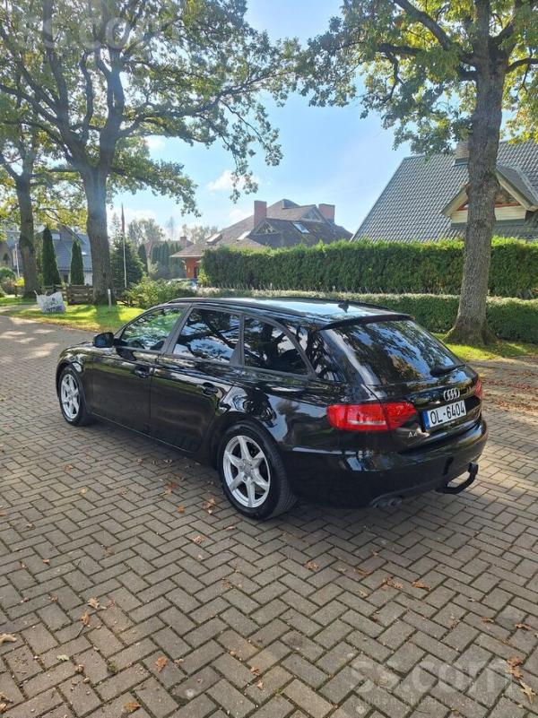 Audi A4 2011 in Valmiera on AUTOMOTO.COM.LV Black Audi A4 2011 in Valmiera, with an engine capacity of 2.00 L and mileage of 249 thousand km for 6300 €, photo 4 on AUTOMOTO.COM.LV