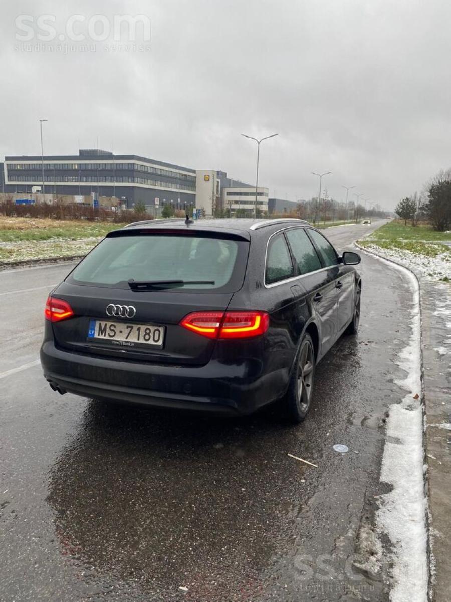Melns Audi A4 2012 Rīga, ar dzinēja tilpumu 2.00 L un nobraukumu 281 tūkst. km par 7800 €, foto 2 vietnē AUTOMOTO.COM.LV