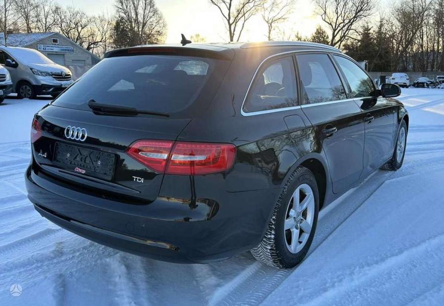 Melns Audi A4 2012 Panevēža, ar dzinēja tilpumu 1.97 L un nobraukumu 131 tūkst. km par 6900 €, foto 4 vietnē AUTOMOTO.COM.LV